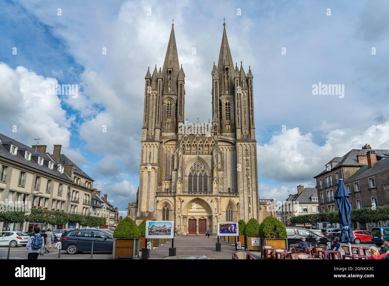 Kathedrale Notre-Dame de Coutances, Normandie, Frankreich | Cathedral ...