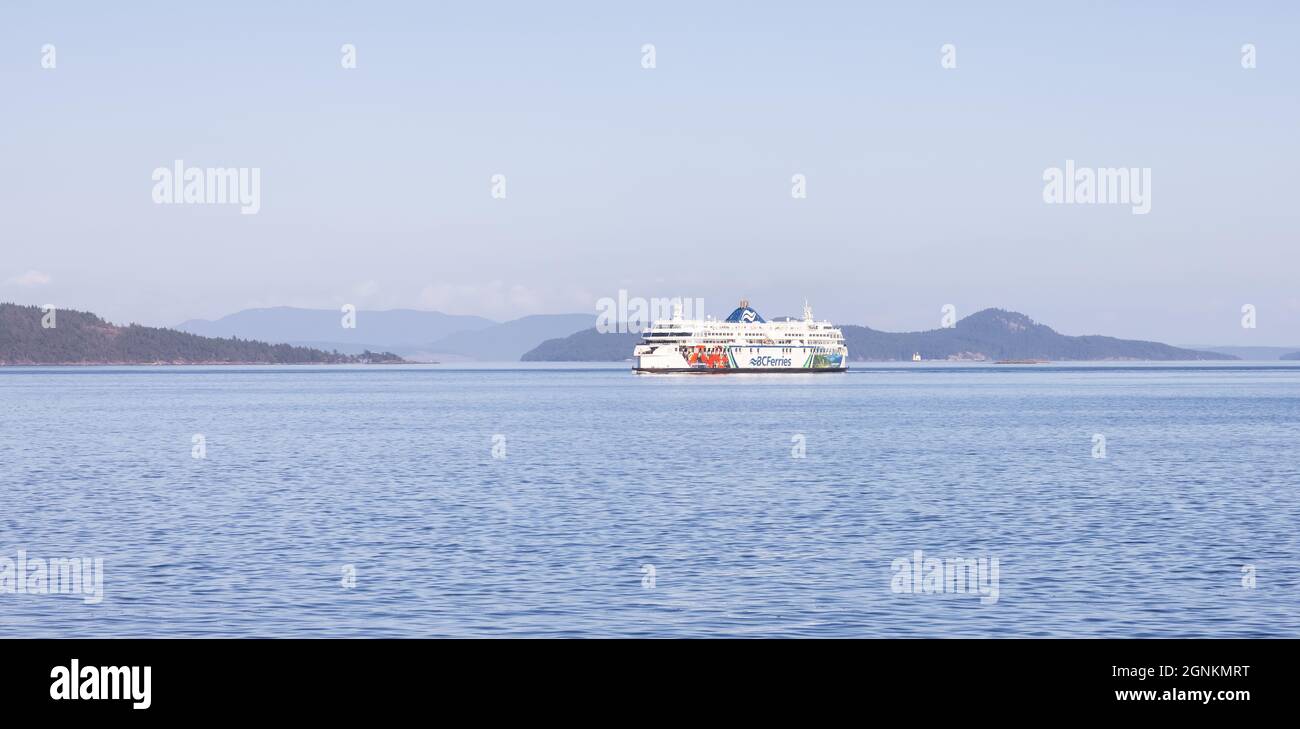 Bc ferries passing rocky hi-res stock photography and images - Alamy