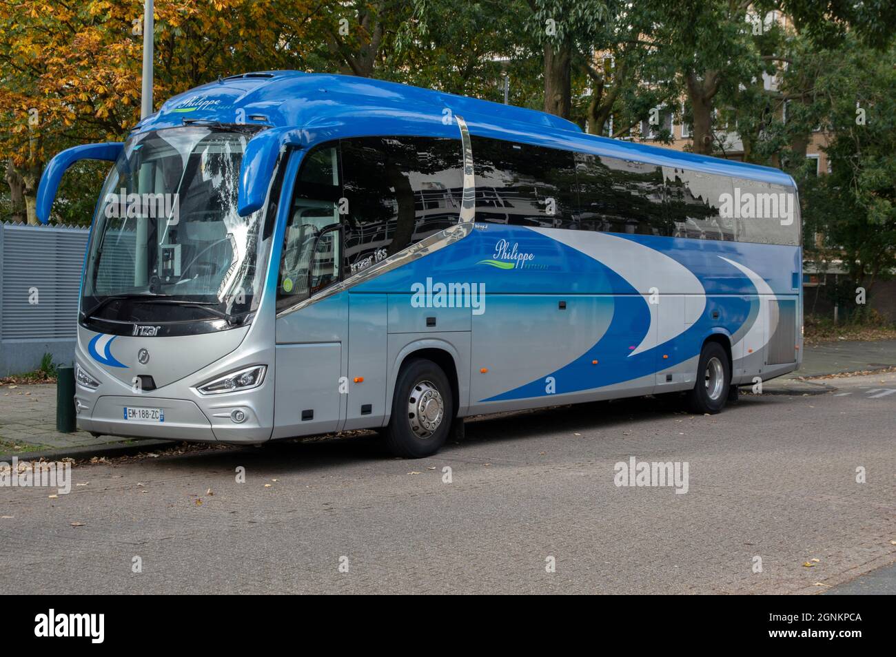 2000 bus hi-res stock photography and images - Alamy