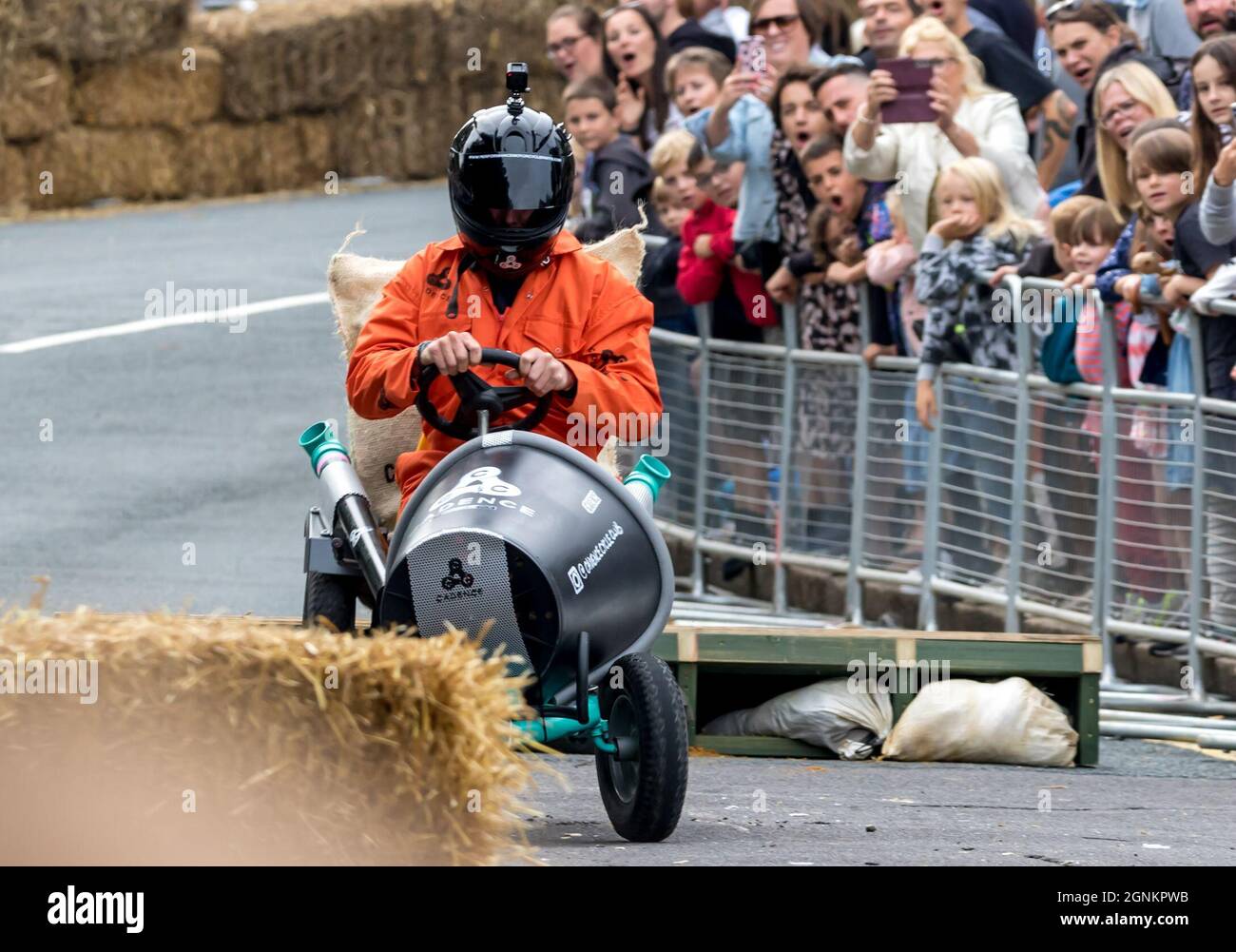 Eastbourne, UK. 26th Sep, 2021. Teams delight crowds as they hurtle ...