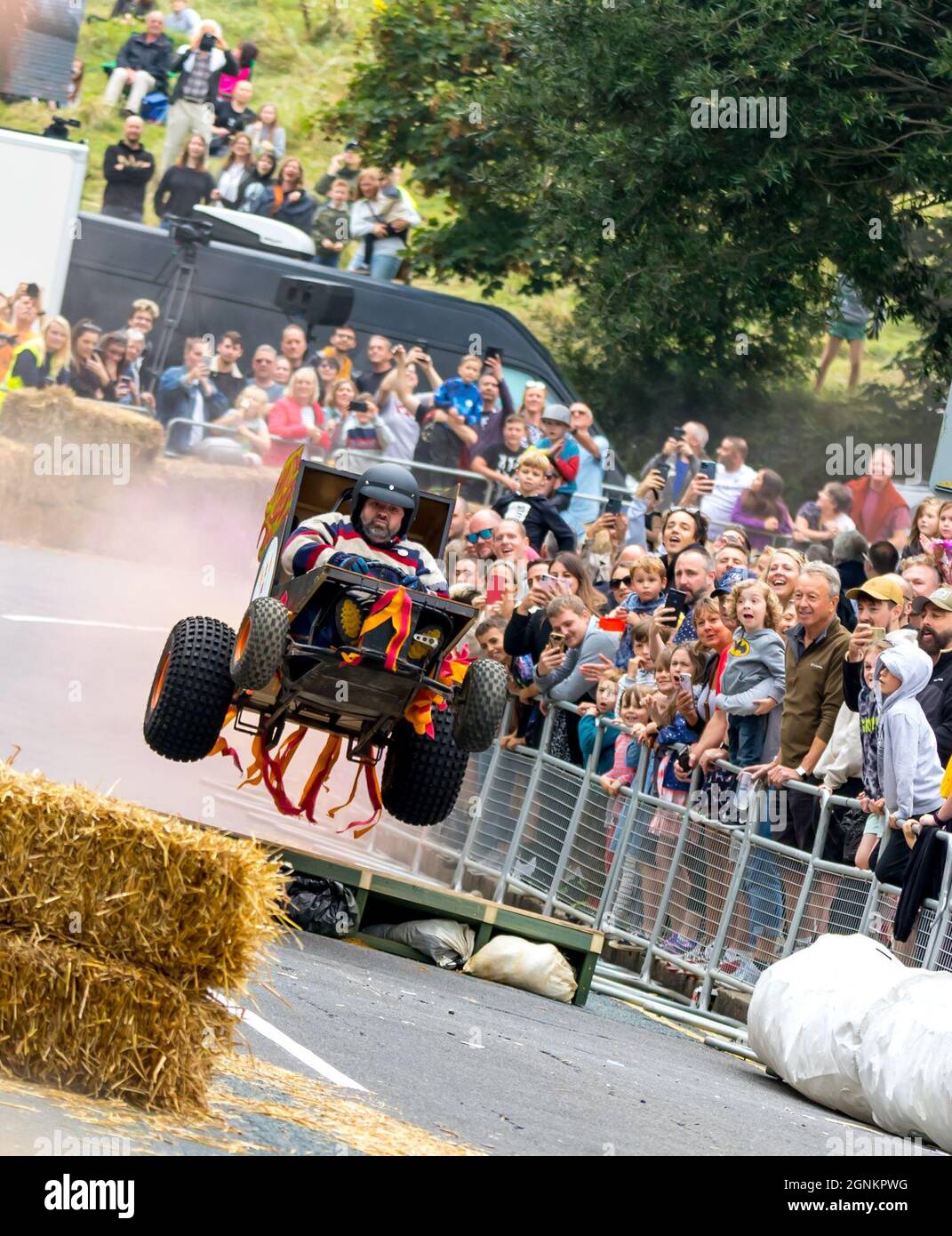 Eastbourne, UK. 26th Sep, 2021. Teams delight crowds as they hurtle ...