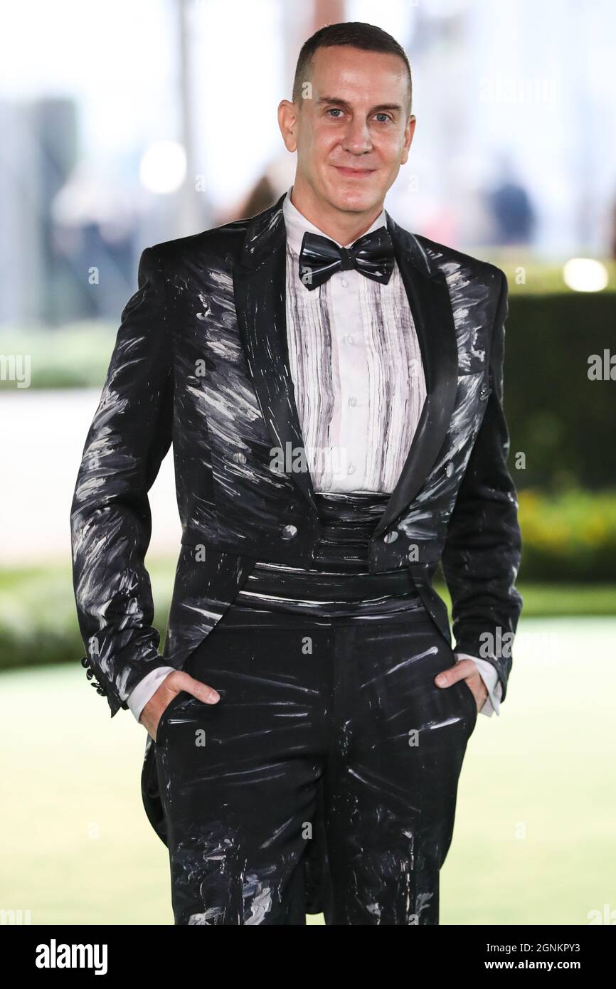 LOS ANGELES, CALIFORNIA, USA - SEPTEMBER 25: Fashion designer Jeremy ...