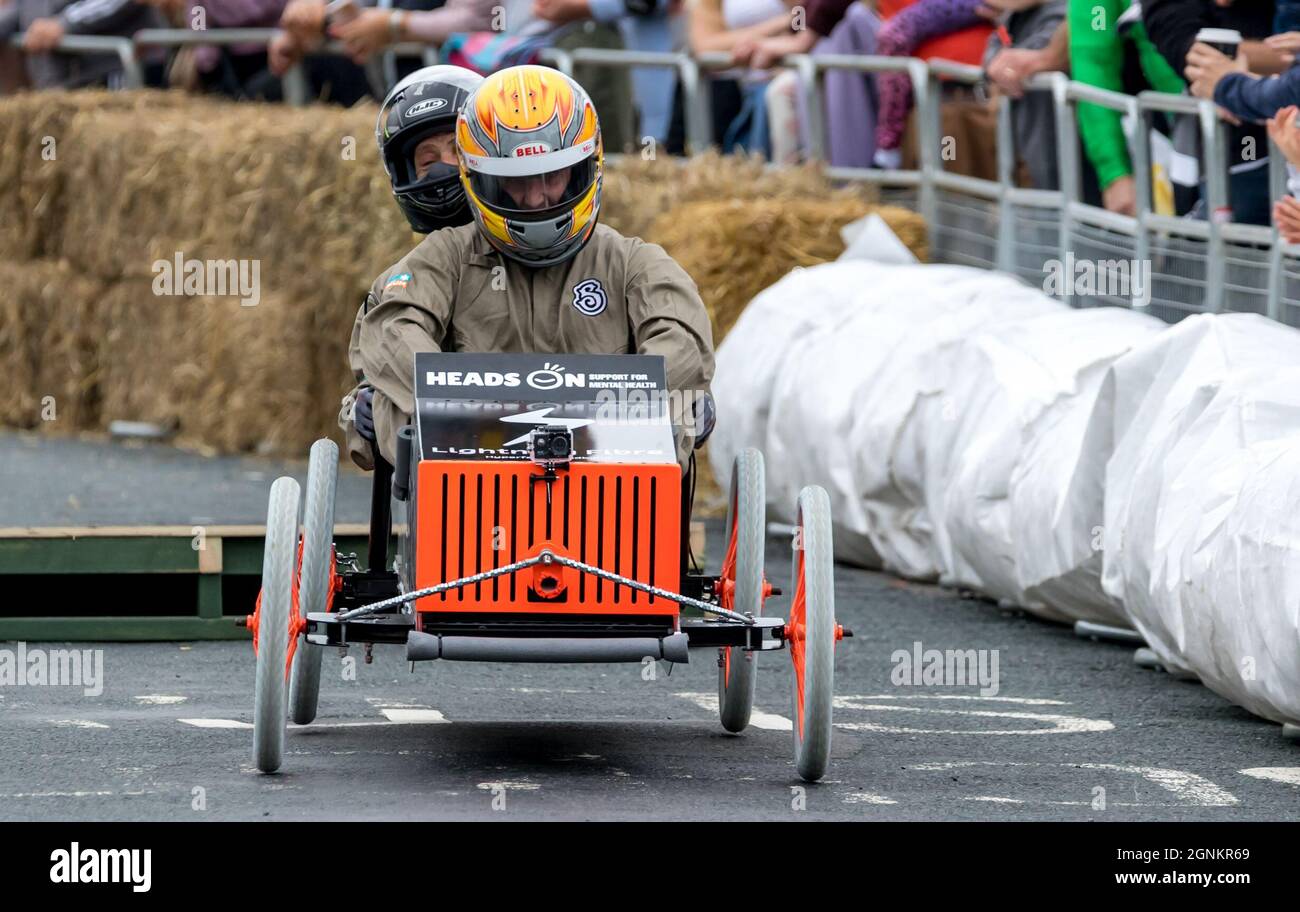 Eastbourne, UK. 26th Sep, 2021. Teams delight crowds as they hurtle ...