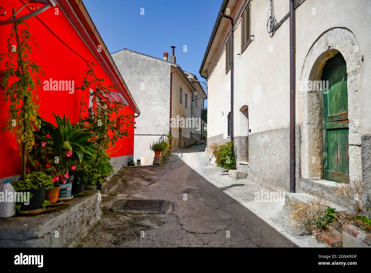 A narrow street in Longano, a medieval town of Molise region, Italy ...