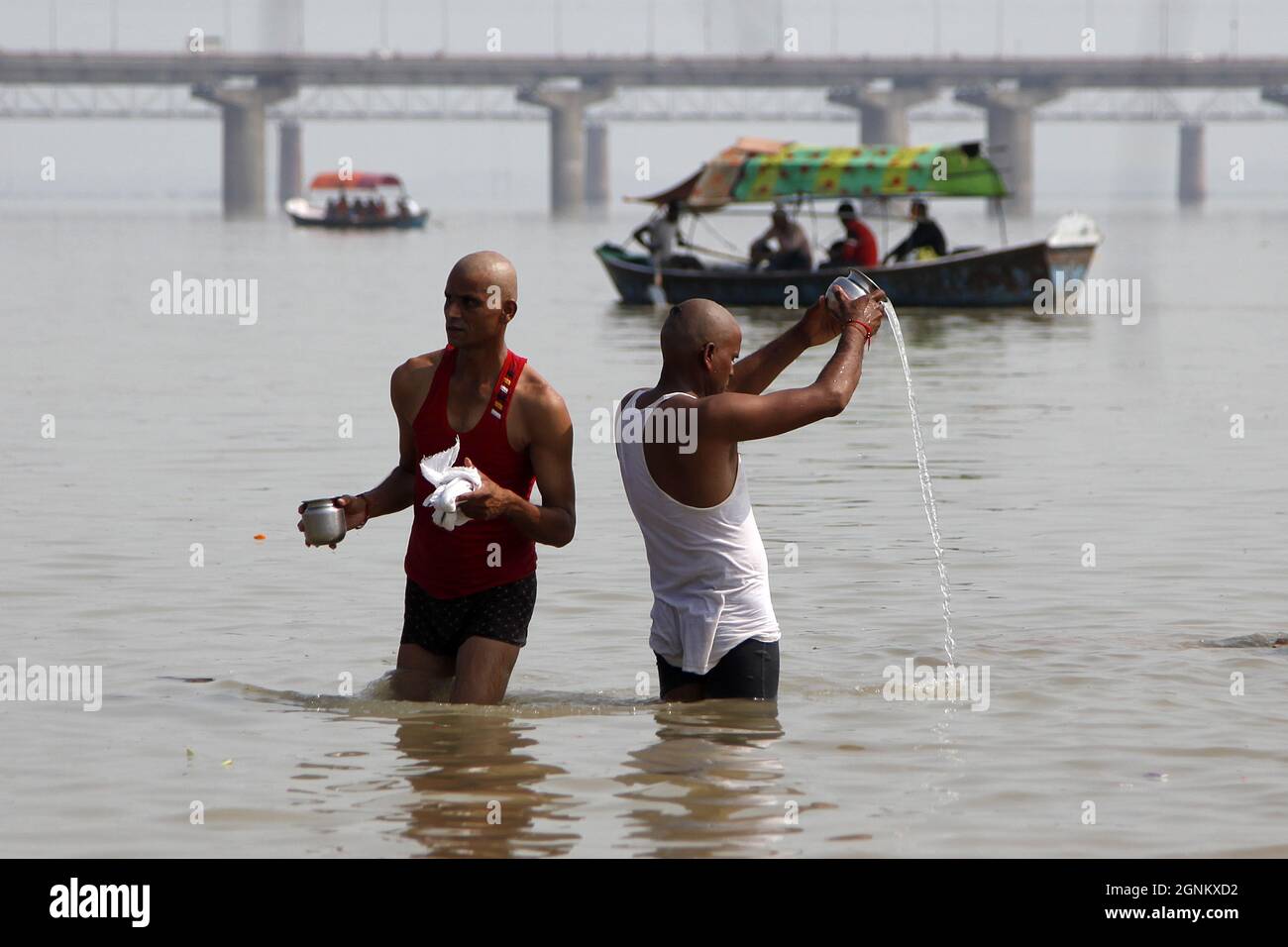 Hindu devotees perform Pind Daan rituals for the peace of the souls of ...