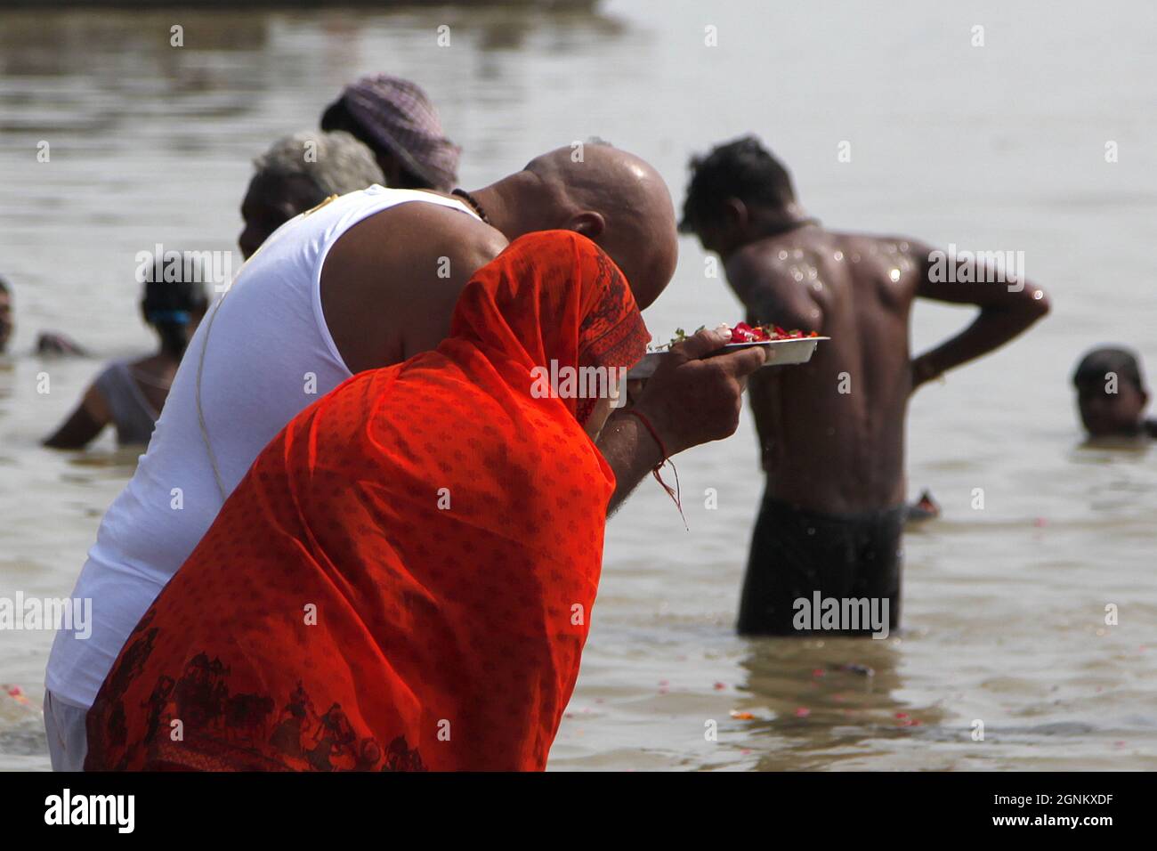 Hindu devotees perform Pind Daan rituals for the peace of the souls of ...