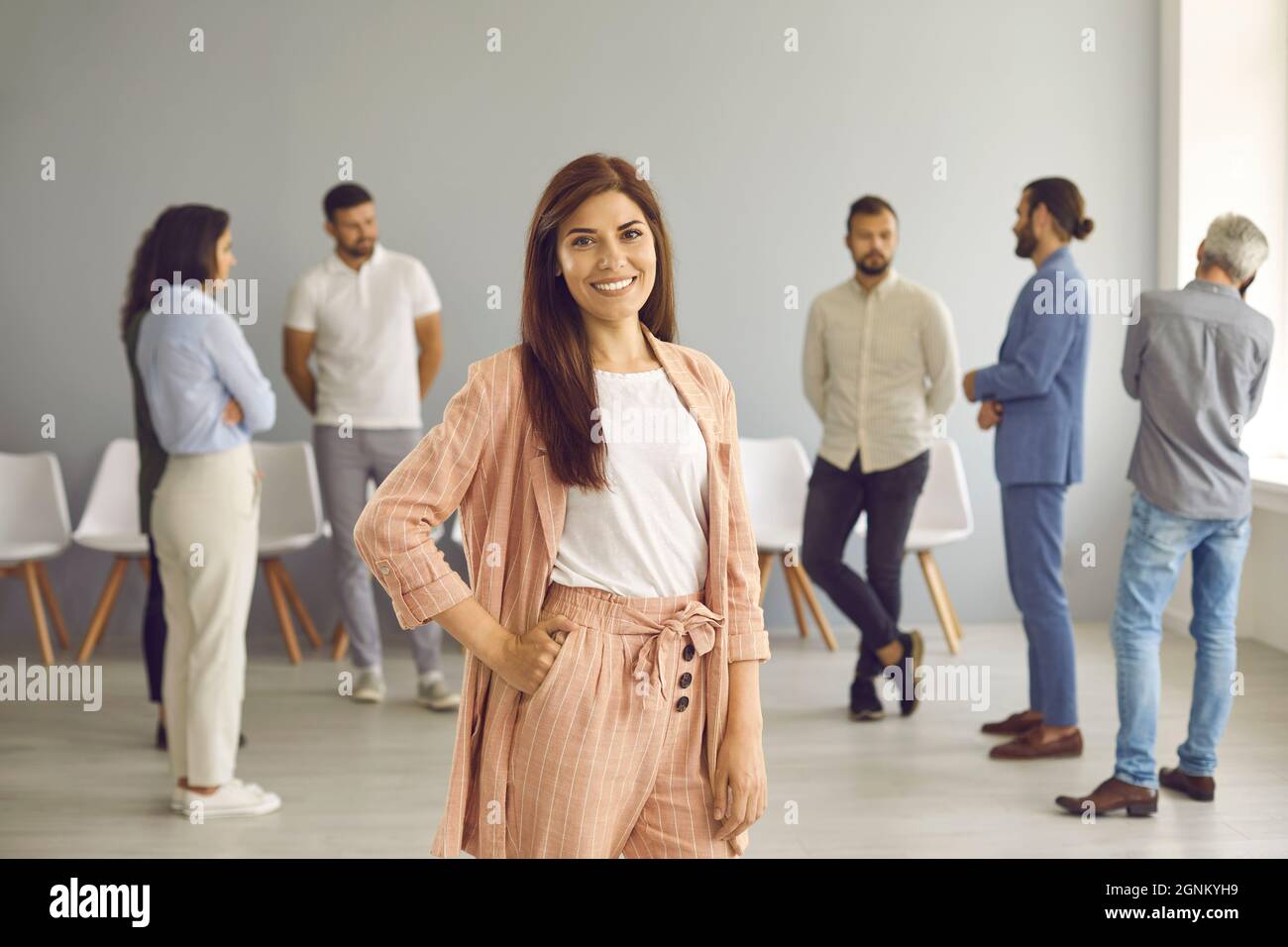 Business woman standing hi-res stock photography and images - Alamy