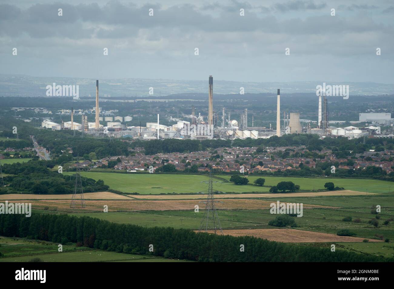 Shell uk refinery hi-res stock photography and images - Alamy