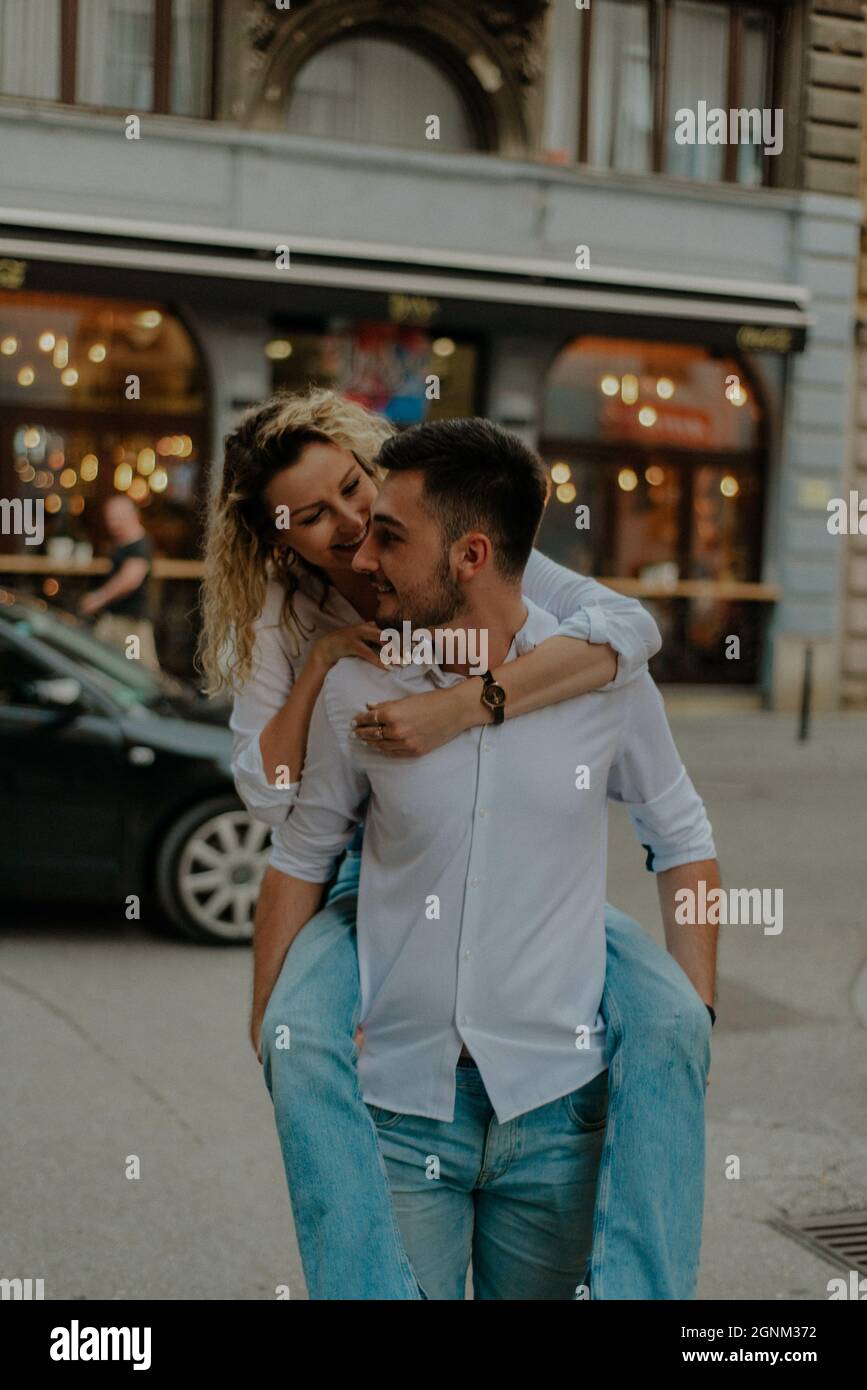 Matching pose hi-res stock photography and images - Alamy