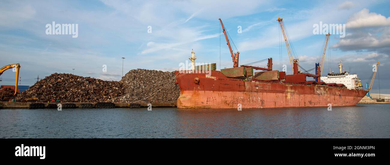 Southampton, England, UK, 2021. A bulk carrier ship alongside with open ...