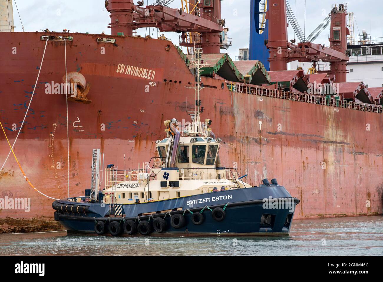 Southampton, England, UK. 2021. Tug manoeuvres a bulk carrier ship ...