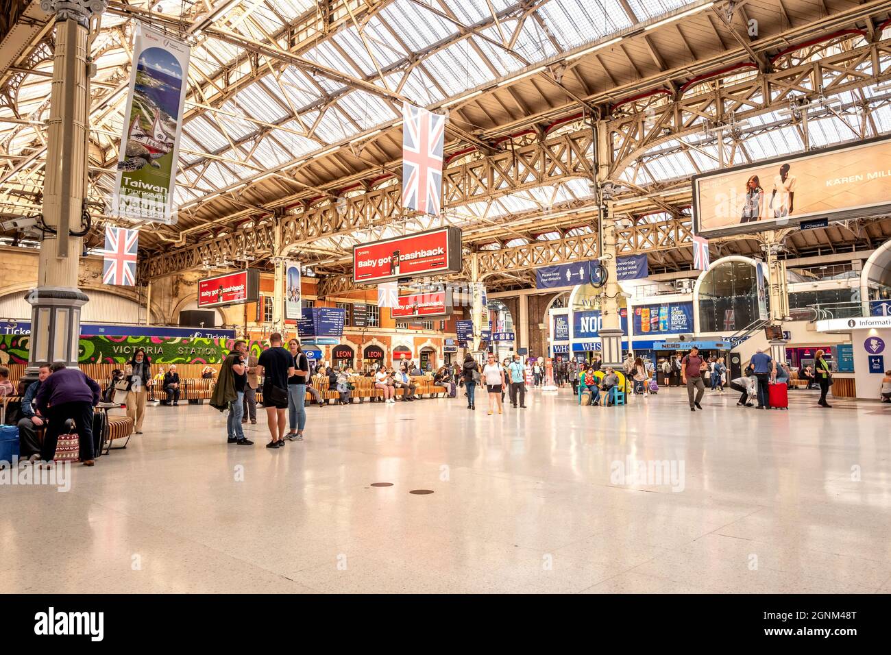 Inside victoria railway station hi-res stock photography and images - Alamy