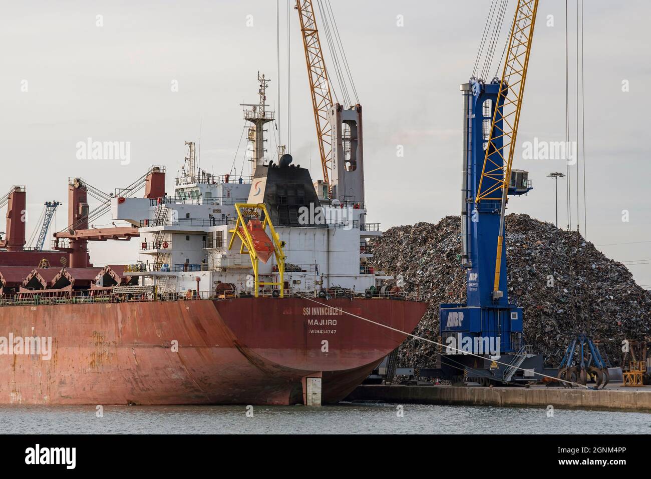 Southampton, England, UK, 2021. A bulk carrier ship alongside with open ...