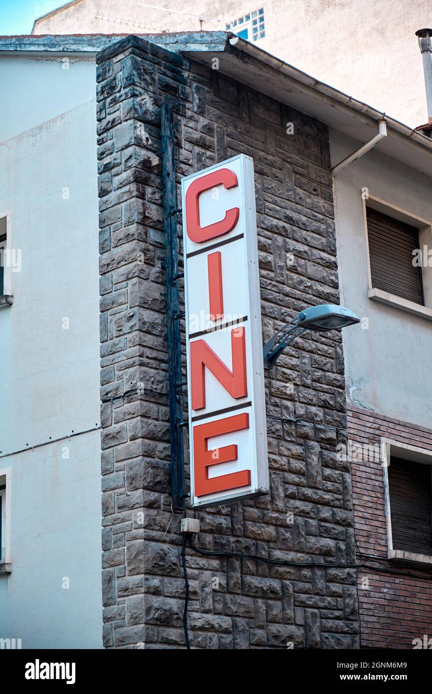 Old cinema building hi-res stock photography and images - Alamy