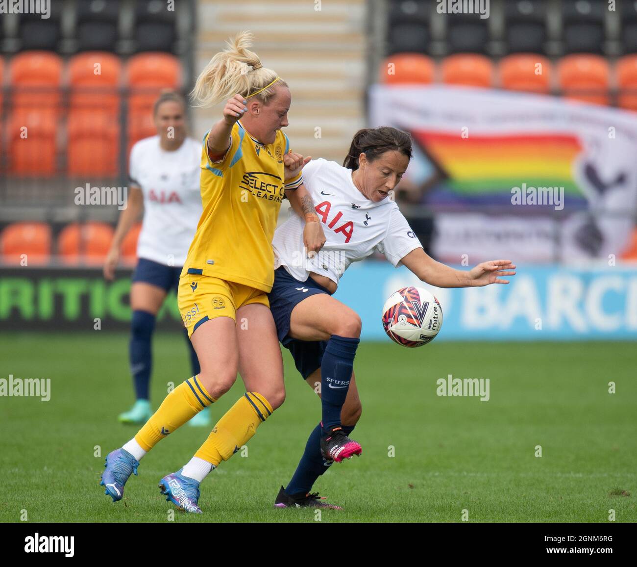 Chloe peplow reading hi-res stock photography and images - Alamy