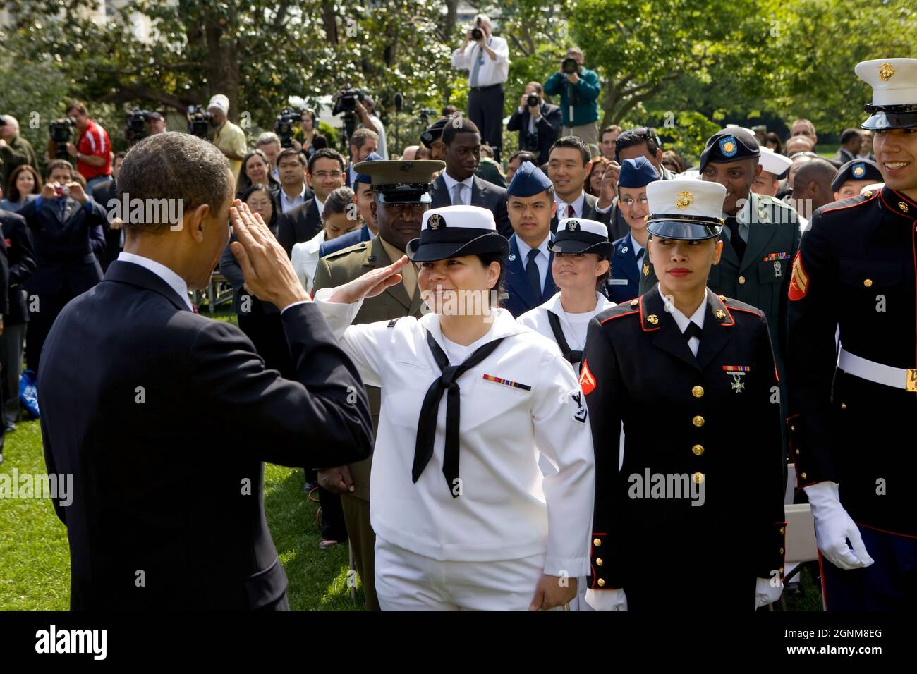 Active duty service member hi-res stock photography and images - Alamy