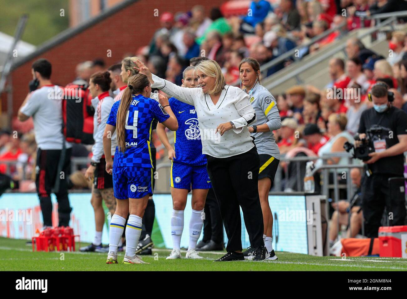 Chelsea manager emma hayes hi-res stock photography and images - Alamy