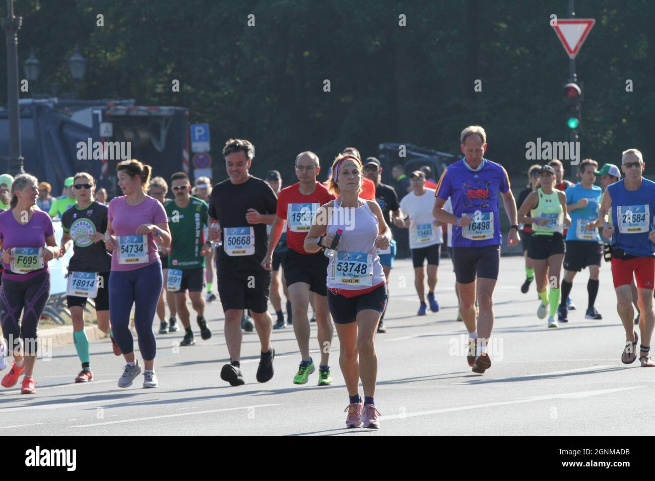 Berlin: Around 30,000 runners take part in the Berlin Marathon with ...