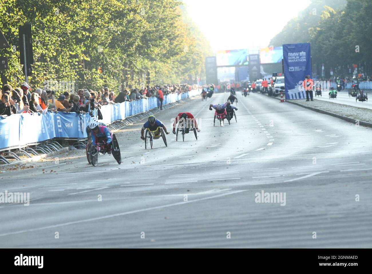 Berlin: Around 30,000 runners take part in the Berlin Marathon with ...