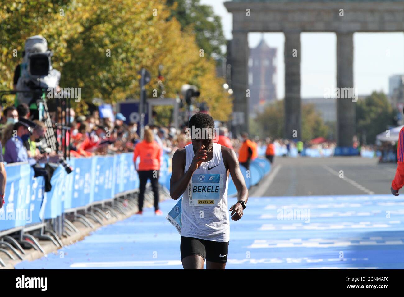 Berlin: Around 30,000 runners take part in the Berlin Marathon with ...