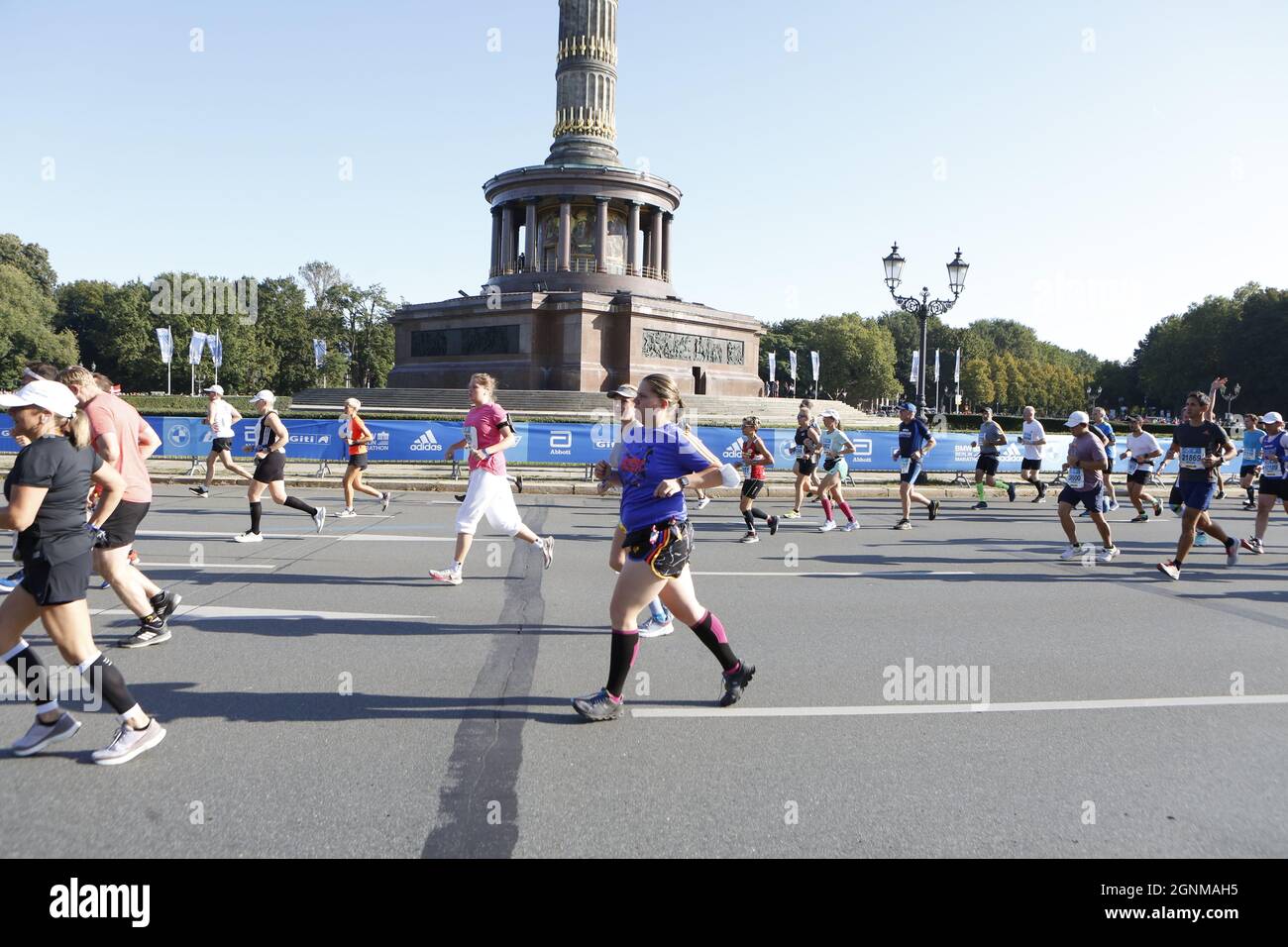 Berlin: Around 30,000 runners take part in the Berlin Marathon with ...