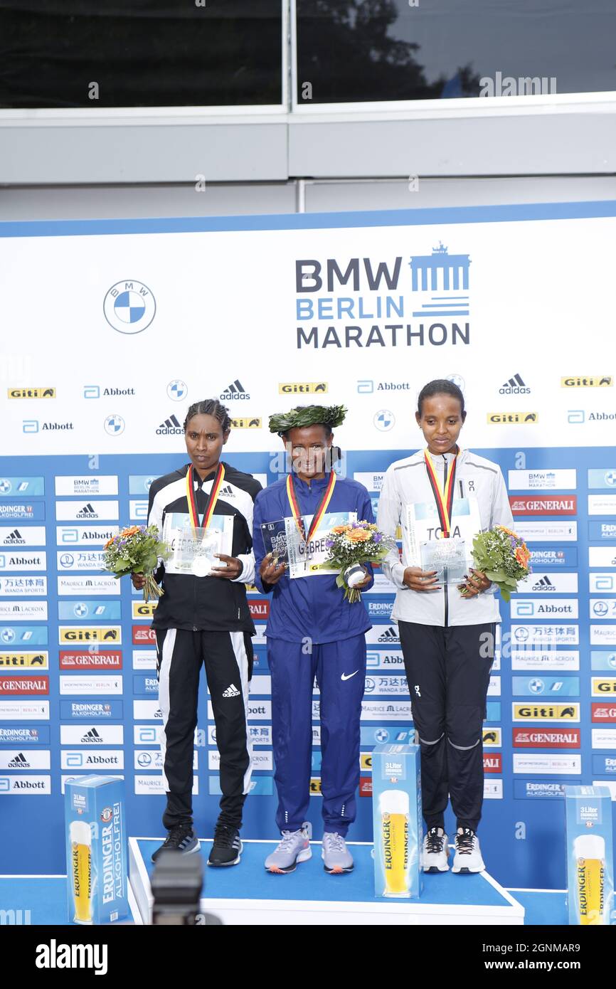 Berlin, Germany. 26th Sep, 2021. Berlin: Around 30,000 runners take ...