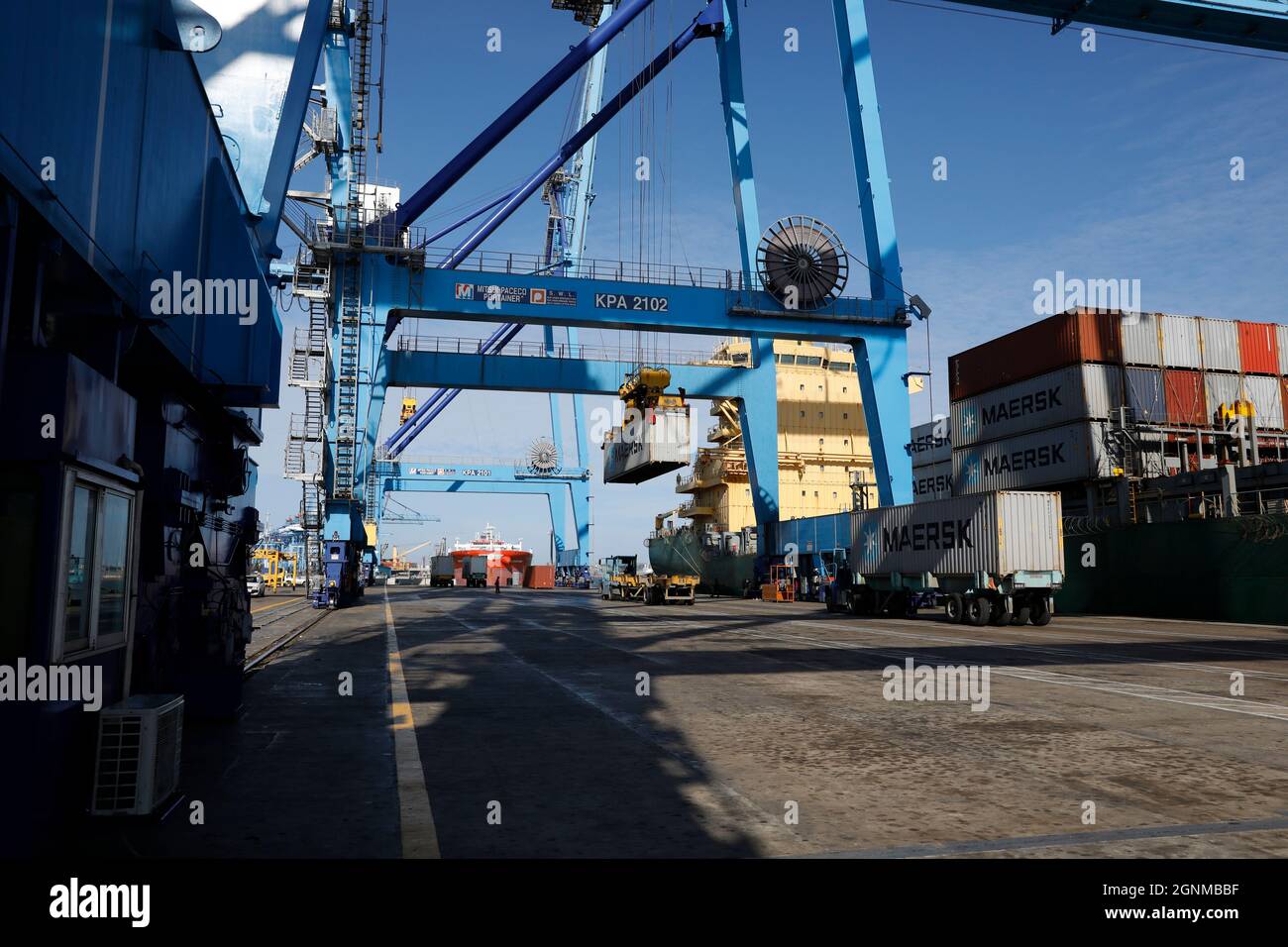 Mombasa main port in Kenya, Indian Ocean, East Africa Stock Photo - Alamy