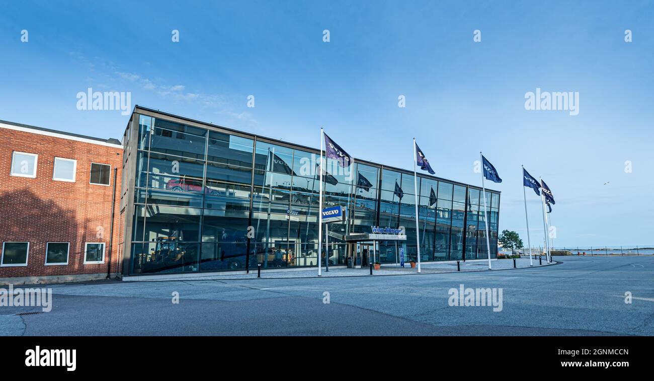 Volvo estate 24 hi-res stock photography and images - Alamy