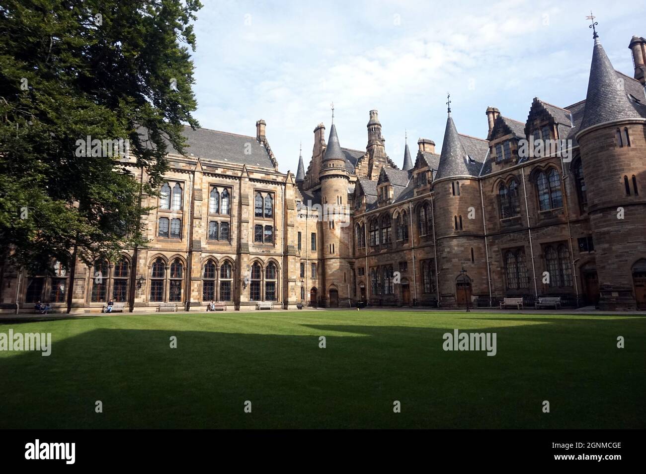 University of Glasgow, inside courtyard Stock Photo - Alamy