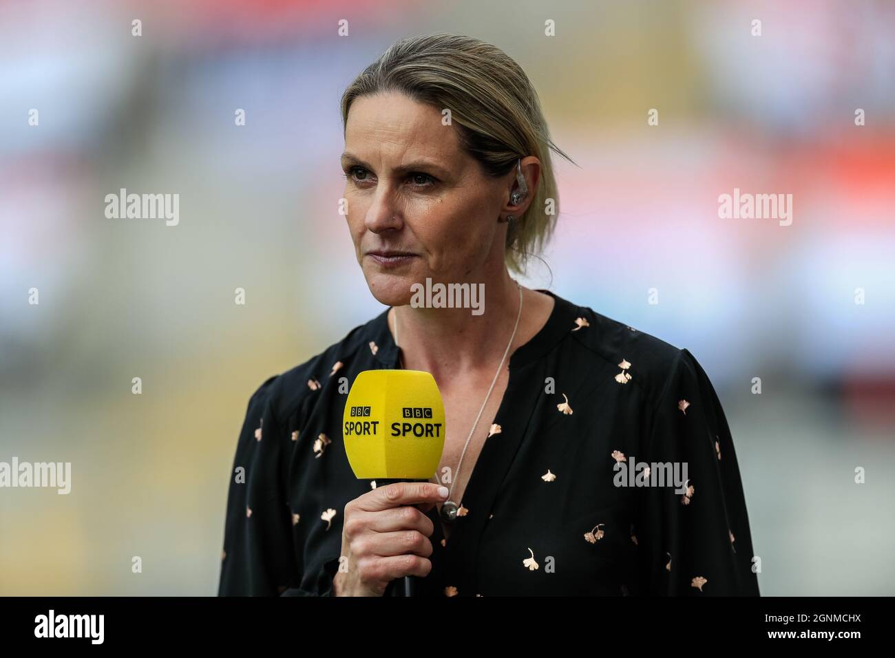 Former footballer now tv presenter hi-res stock photography and images ...