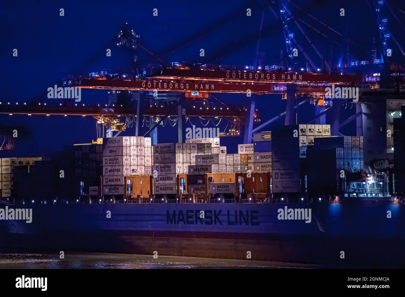 Container ship loading night hi-res stock photography and images - Alamy