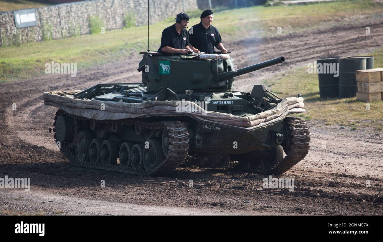 British valentine tank hi-res stock photography and images - Alamy