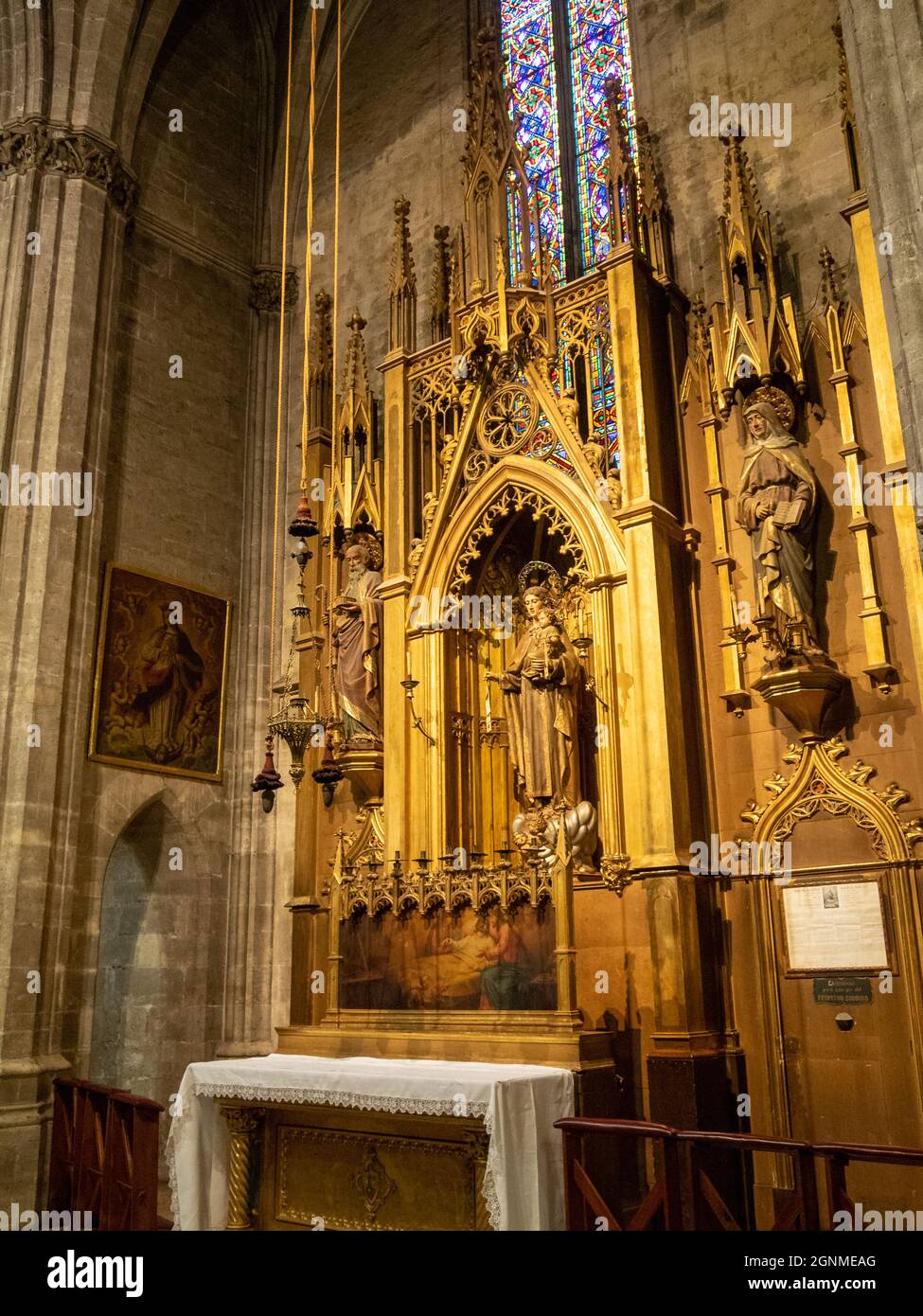 Side altar hi-res stock photography and images - Alamy