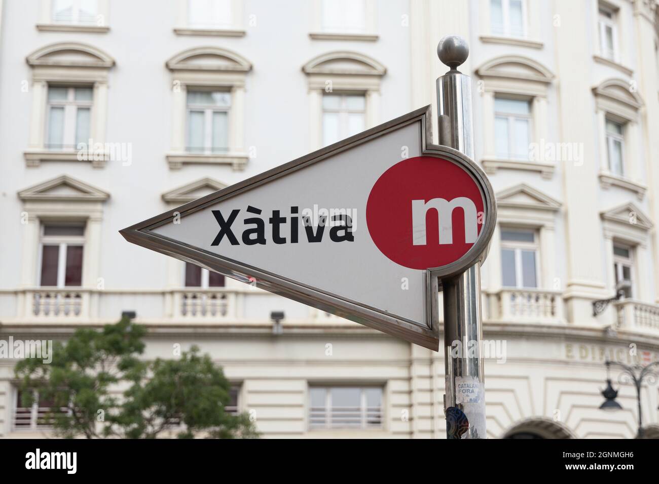 Metro sign valencia hi-res stock photography and images - Alamy