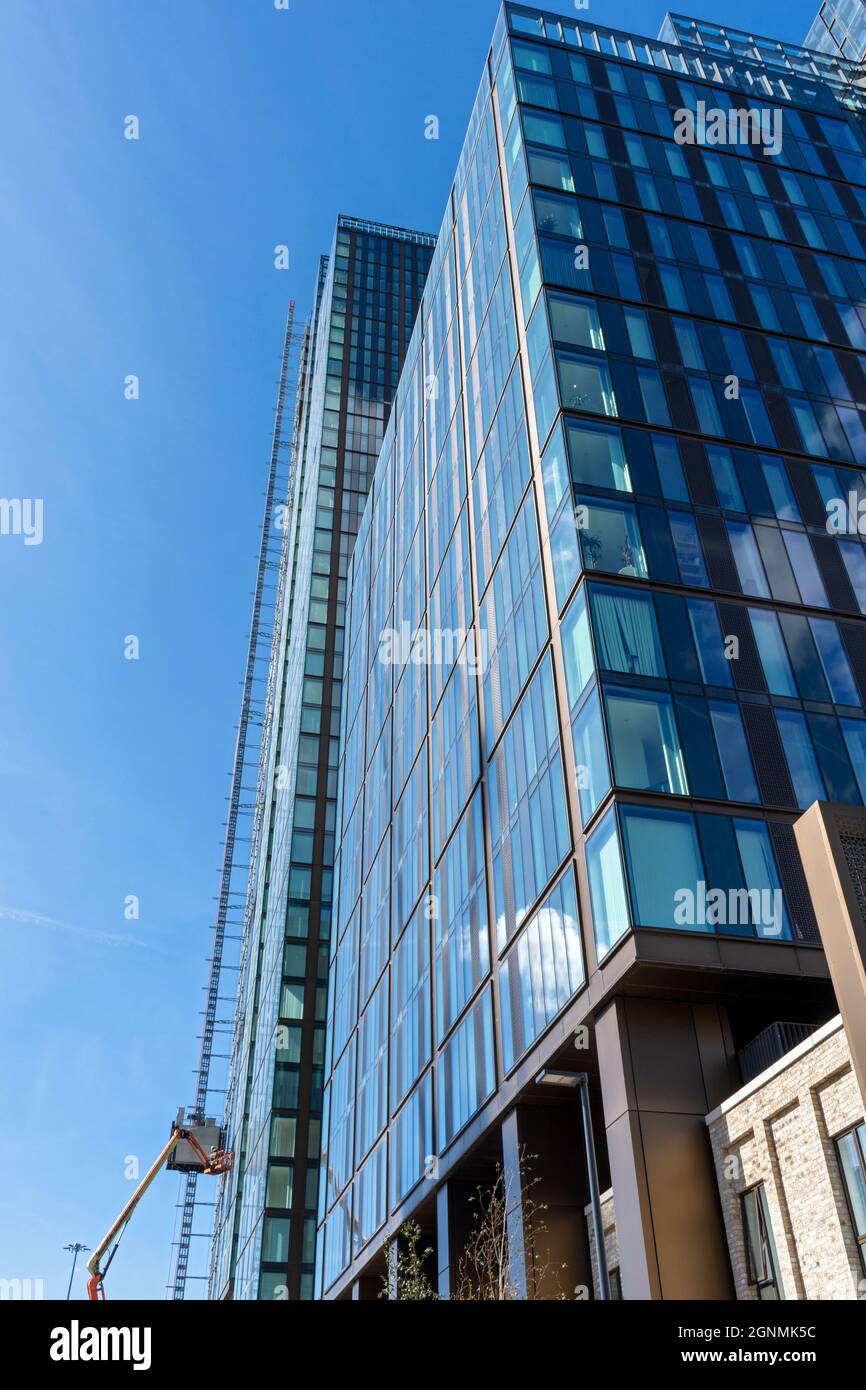 The Elizabeth Tower and the Victoria Residence apartment blocks, Crown ...