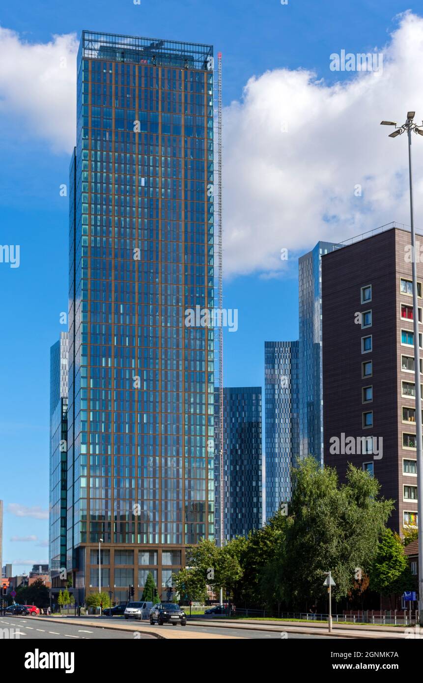 The Elizabeth Tower and Deansgate Square apartment blocks, Crown Street ...