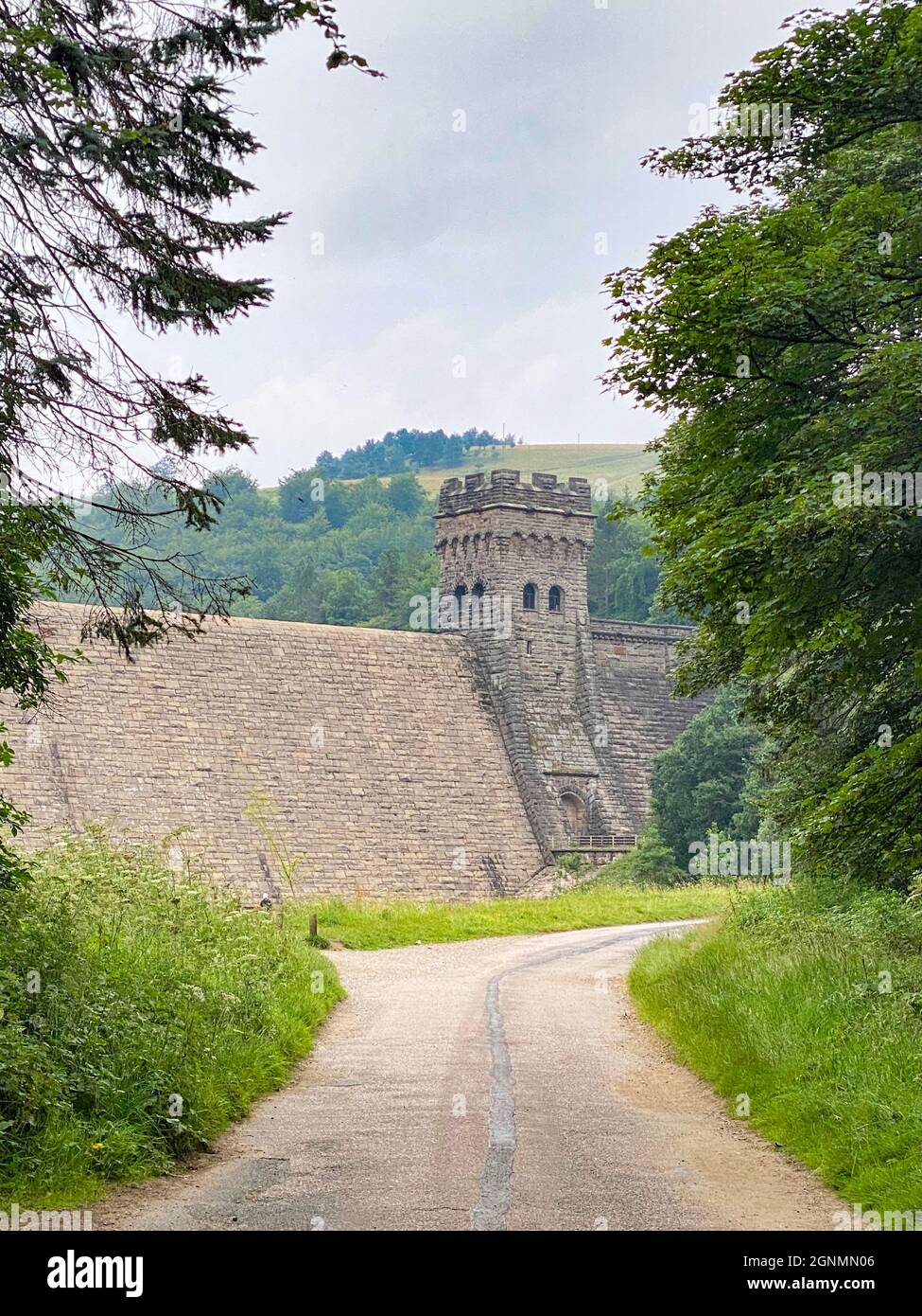 The Derwent dam in the Peak District National Park in Derbyshire, UK ...