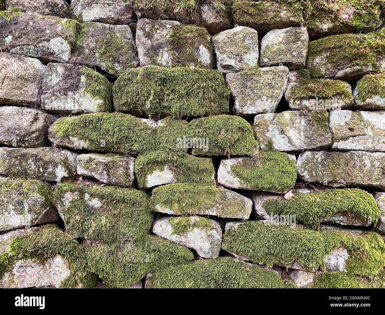 Old rough stone wall hi-res stock photography and images - Alamy