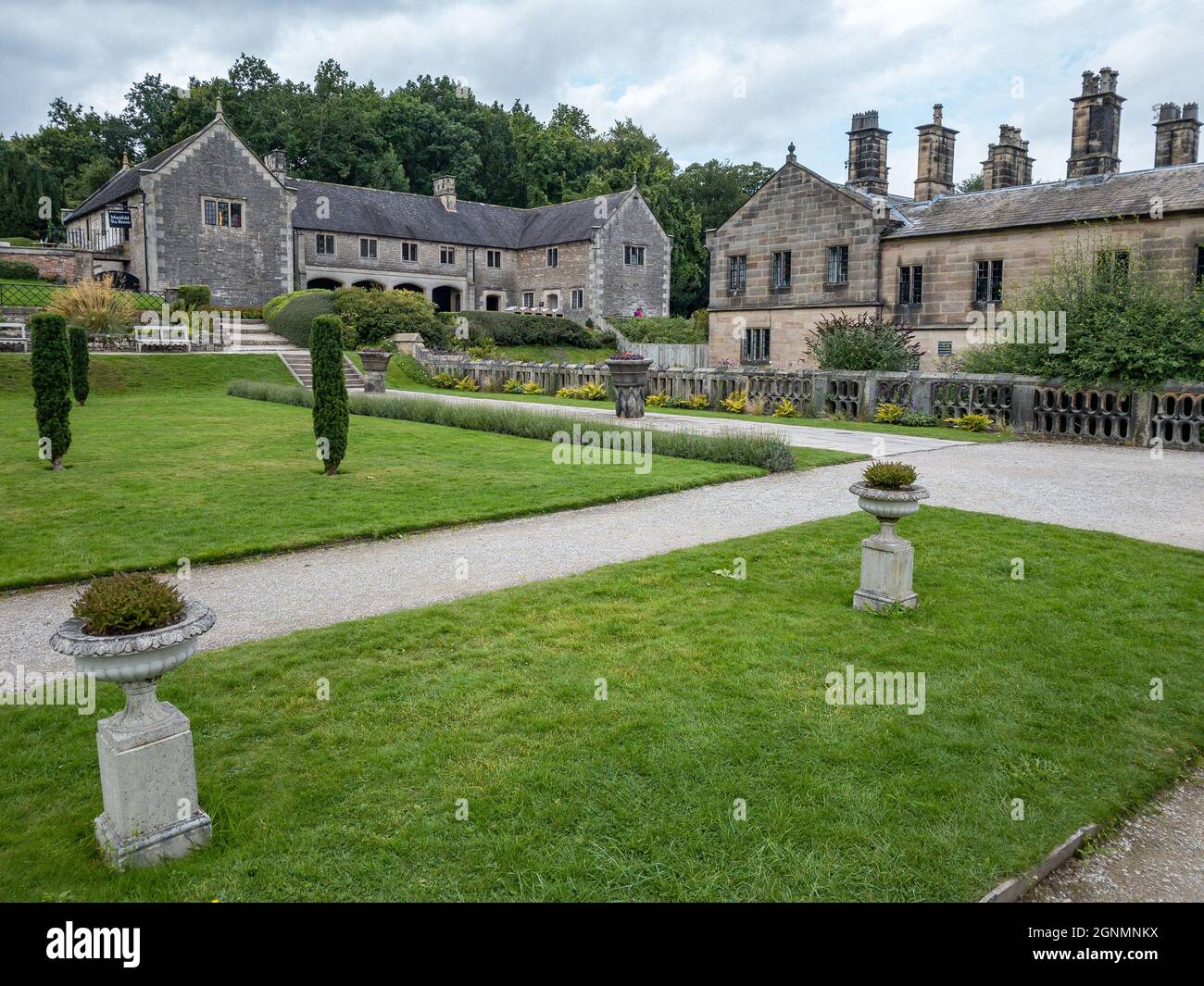 Ilam hall derbyshire hi-res stock photography and images - Alamy