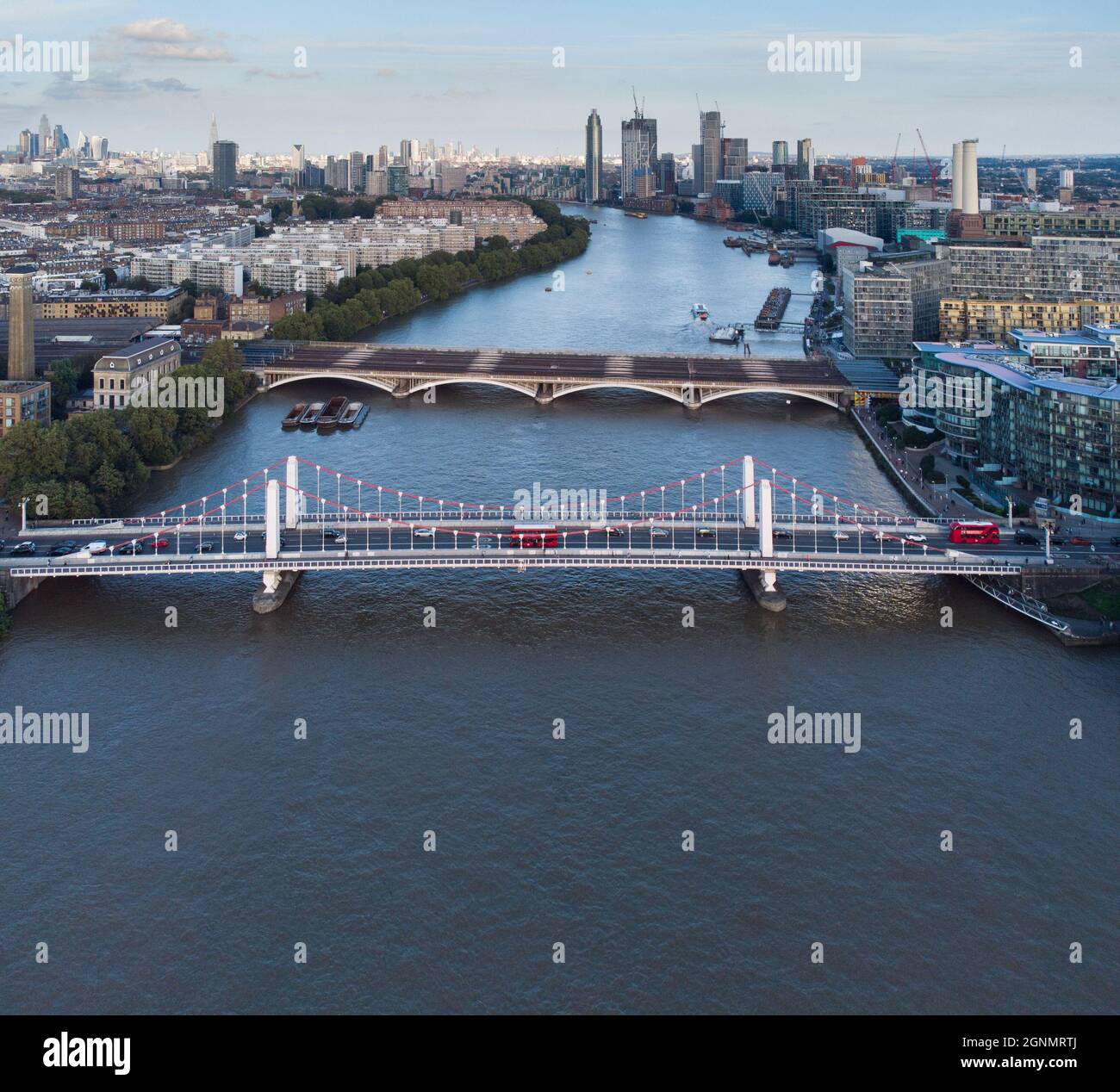 Chelsea Bridge towards Vauxhall Nine Elms and Pimlico, River thames ...