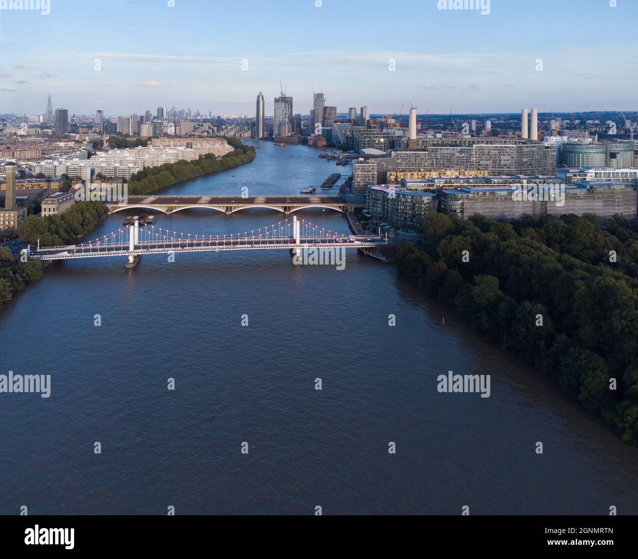 Chelsea Bridge towards Vauxhall Nine Elms and Pimlico, River thames ...