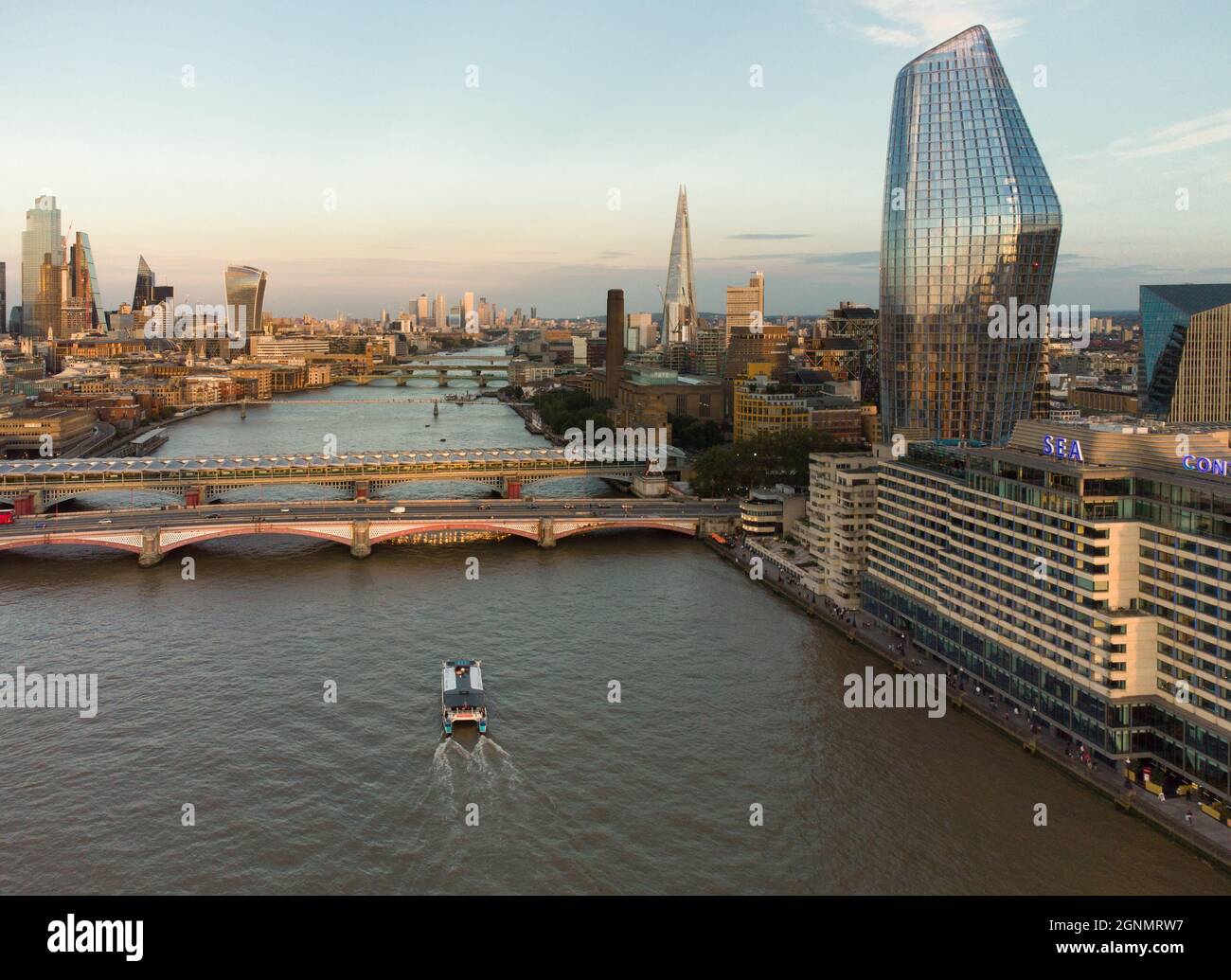 Blackfriars Bridge, River thames, London, England Stock Photo - Alamy