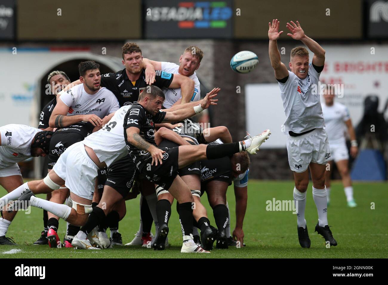 Gareth jones rugby hi-res stock photography and images - Alamy