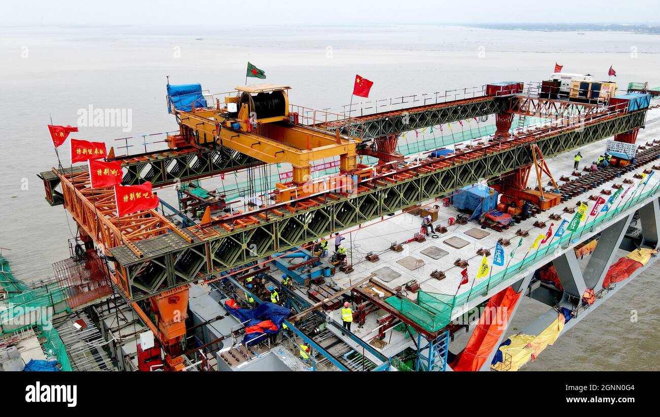 (210926) -- MUNSHIGANJ, Sept. 26, 2021 (Xinhua) -- Photo taken on Aug ...