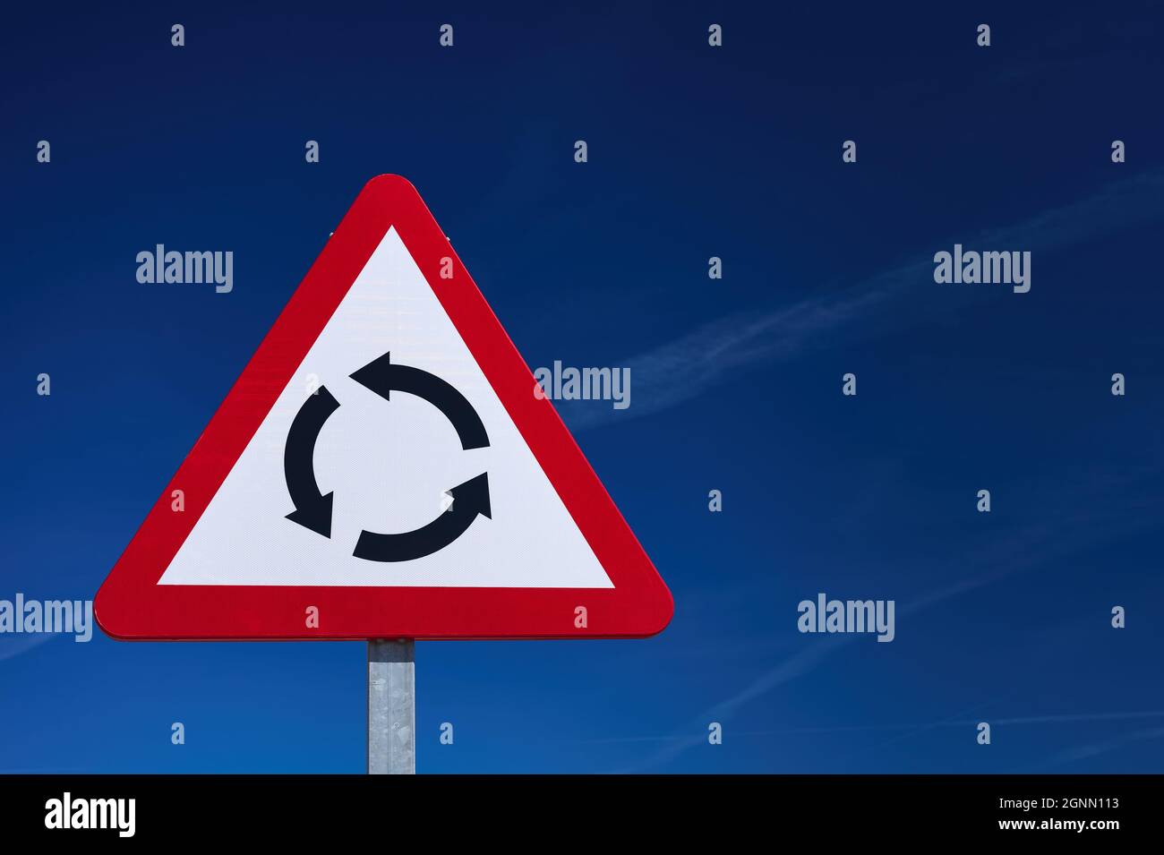 Red and white triangular sign hi-res stock photography and images - Alamy