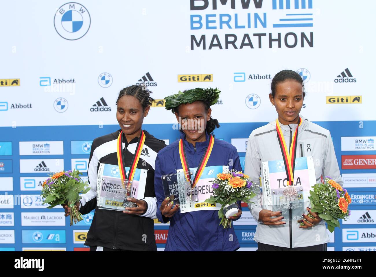 Marathon winner podium hi-res stock photography and images - Alamy