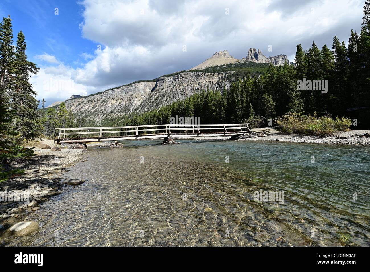 Banff national park bridge hi-res stock photography and images - Alamy