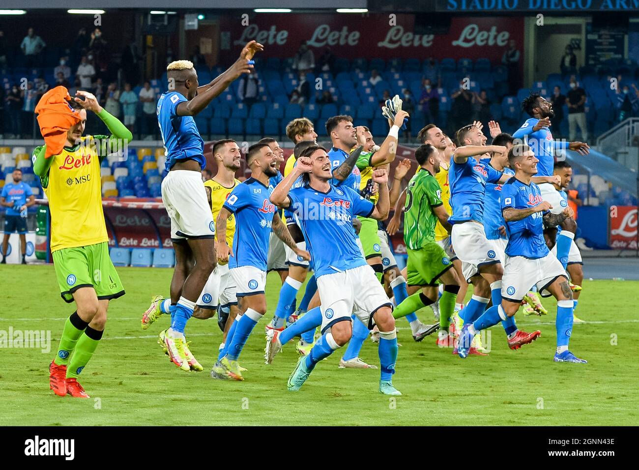 NAPLES, ITALY - SEPTEMBER 26: Players of SSC Napoli celebrate their ...