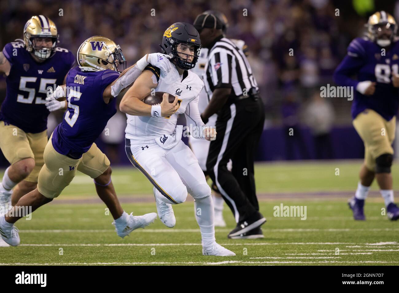 California Golden Bears quarterback Chase Garbers (7) scrambles up the ...