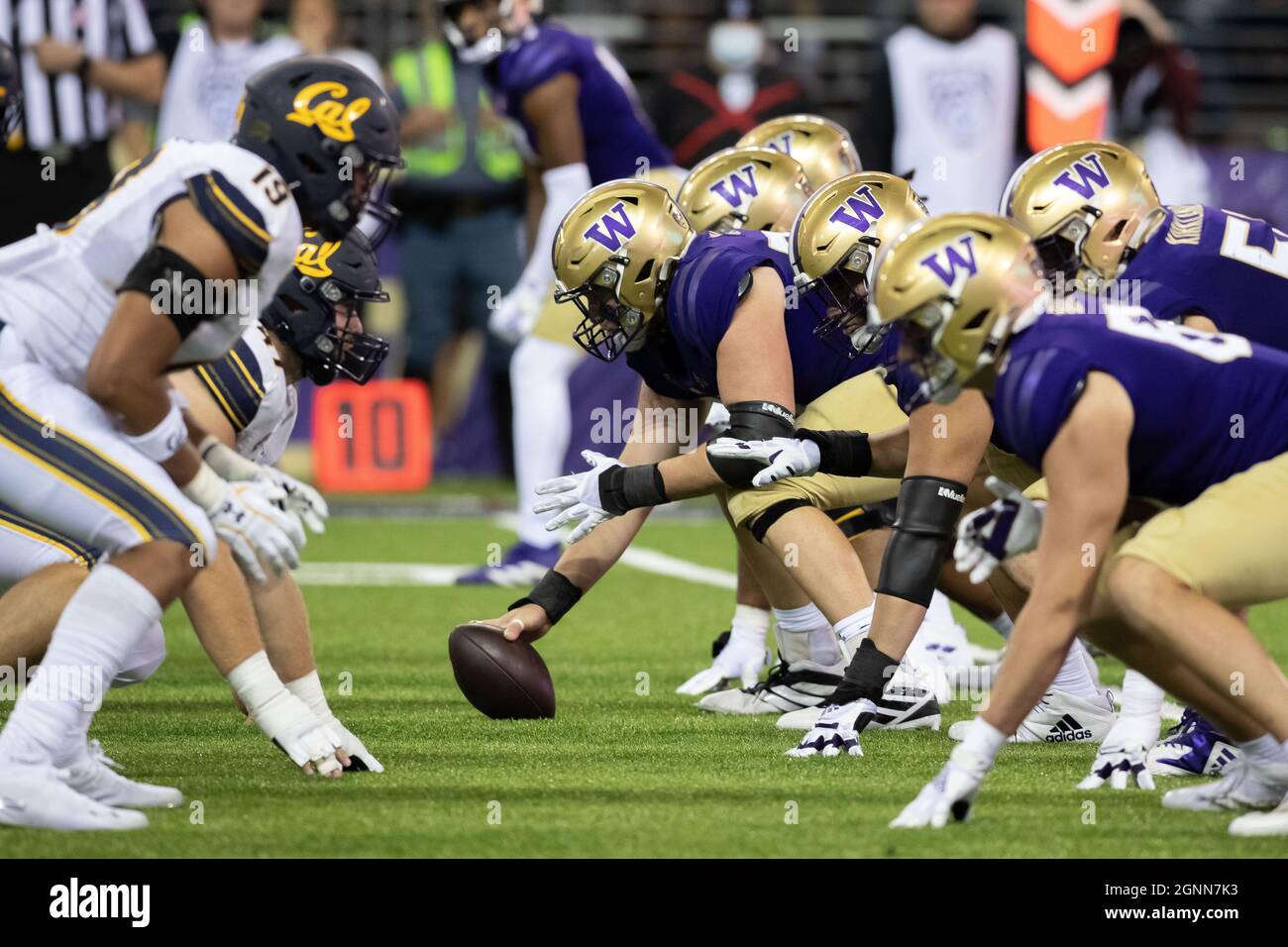 Offensive lines hi-res stock photography and images - Alamy